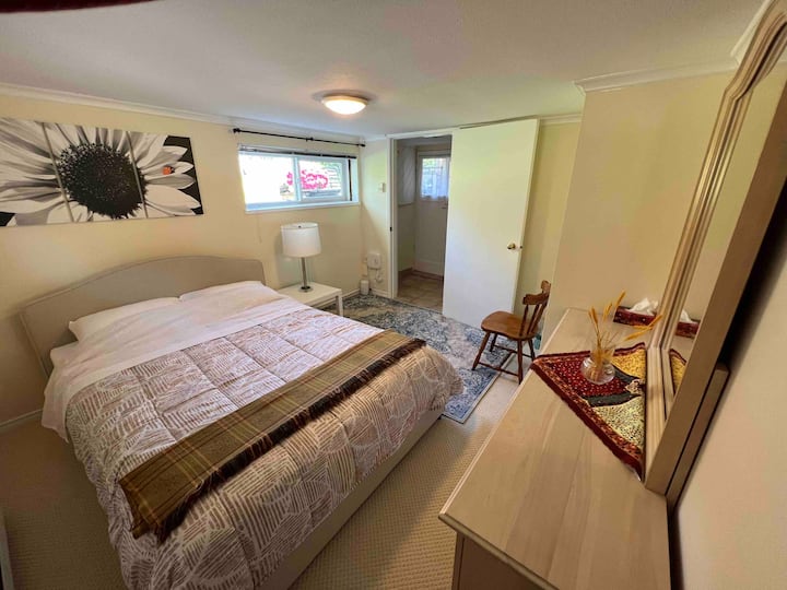 Private Room And Bathroom With Separate Entrance - North Vancouver