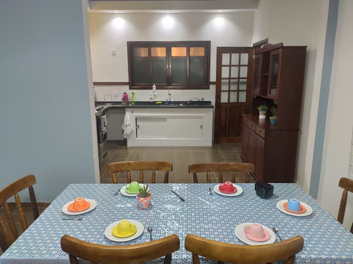 Linda Casa Caiçara No Centro De Ubatuba - Ubatuba