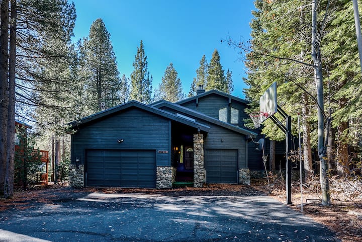 Huge Tahoe Donner Ski House - Truckee, CA