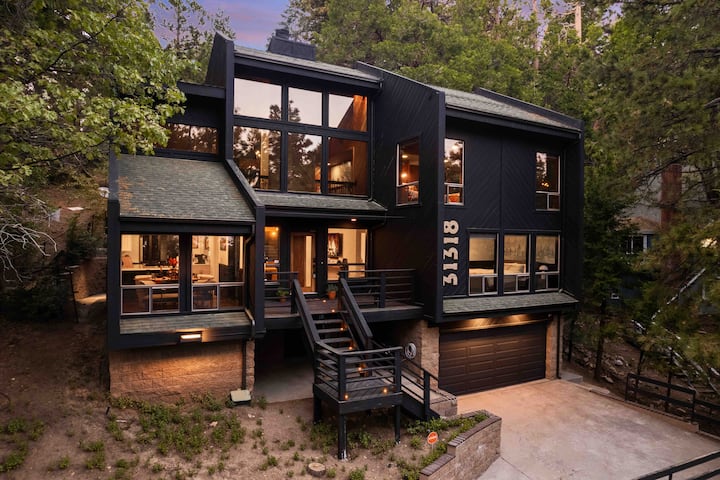 The Cubist Haüs - Modern Mountain Luxury+ Hot Tub - Running Springs, CA