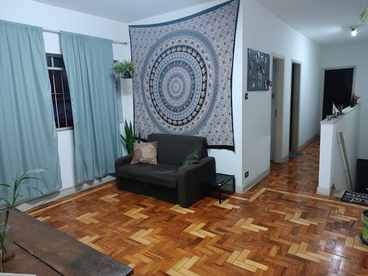 Quarto Em Frente A Univap Centro - São José dos Campos