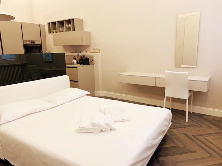 Niki O. Charme_luxury Apartment_calliope - Parma