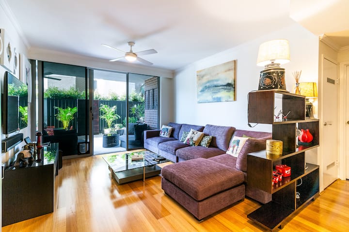 Waterloo Retreat | Courtyard, Parking + 2 King Bed - Sydney