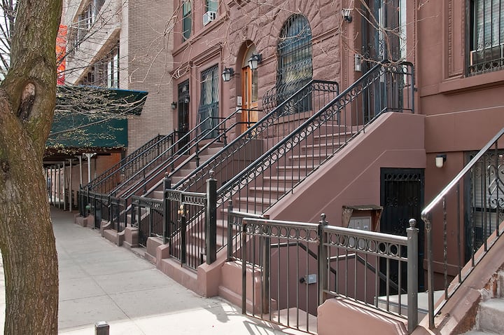 Manhattan Brownstone - Sleeps Up To 30 Guests - 