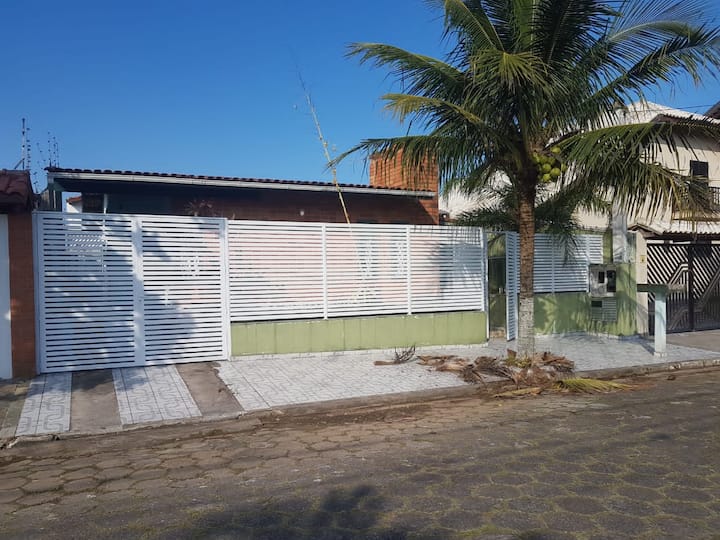 Casa A 100m Da Praia  Em Peruibe - Peruíbe