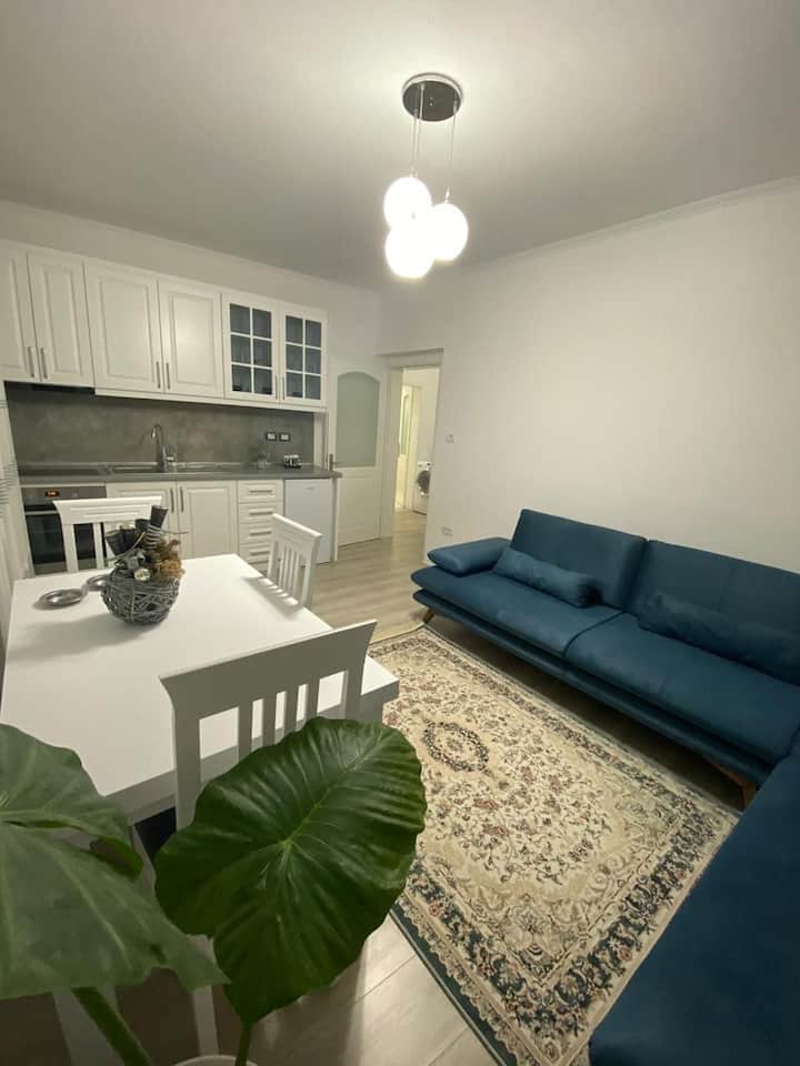 Korca Warm & Nice Apartment In Center Of The City - Korçë