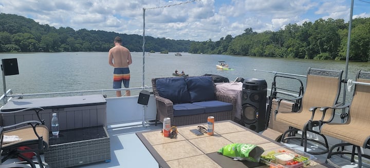 Warm And Spacious Houseboat With Free Parking - National Harbor, MD