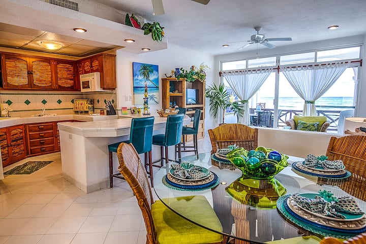 Oceanfront Penthouse With Two King Suites And Terrace - Akumal