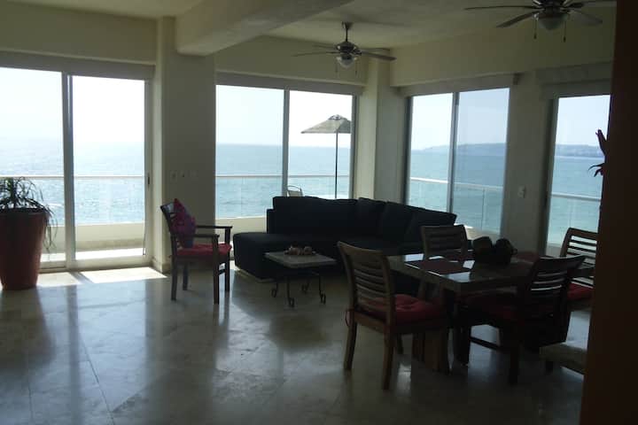 Condo Level 3 Oceanfront Two Bedroom, Parking - Bucerías