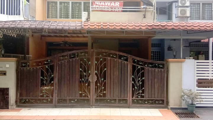 Homestay Mawar @ Kajang / Bangi . Near Ioi Mall - Kajang
