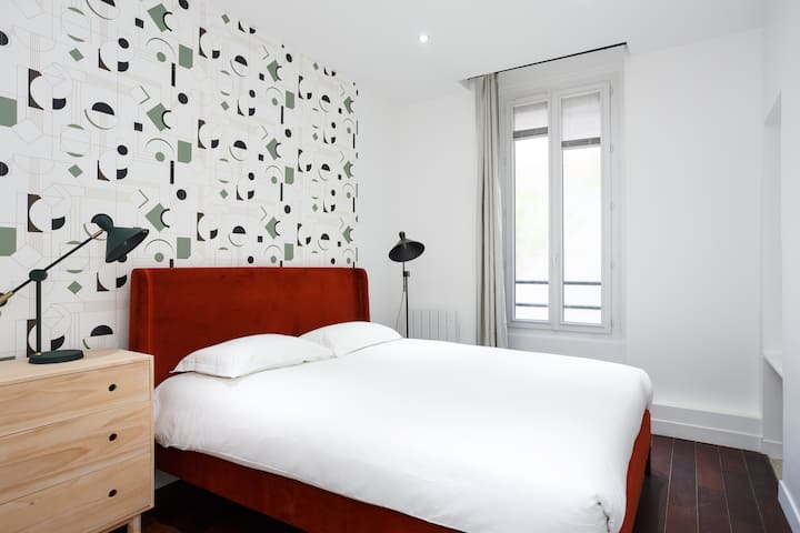 Bright 2bd/2bth- Champs Elysées/ Arc De Triumph - Paris