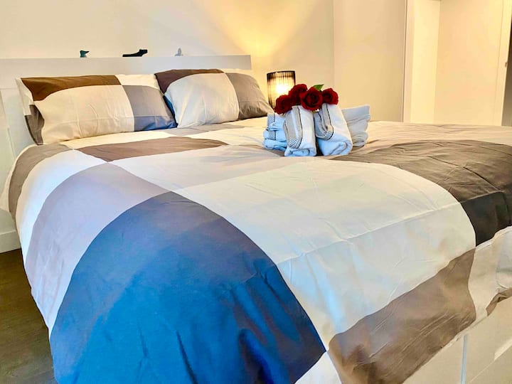 Heart Richmond Center Two Bedroom 时尚整洁 温馨舒适 - Richmond, Canadá