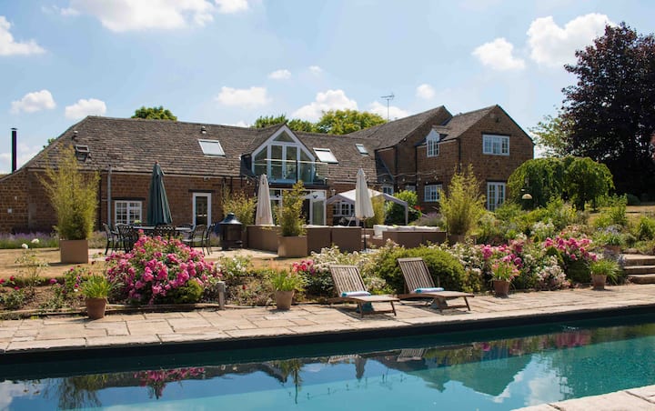 Beggars Barn Main Home, 6 Bedrooms, Hot Tub! - 班伯里