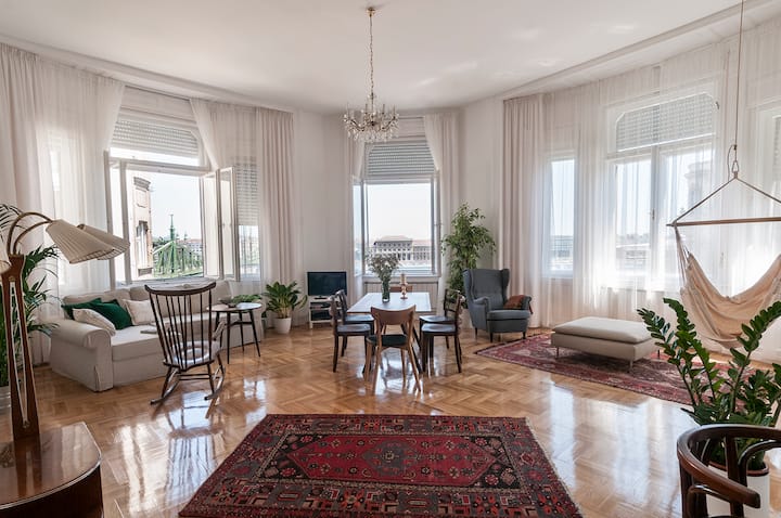 Bright & Spacious With A Stunning Danube View - Budapest