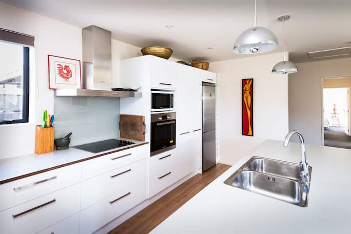 Modern 3 Bed Wanaka Holiday House (W Fire Place) - Wanaka