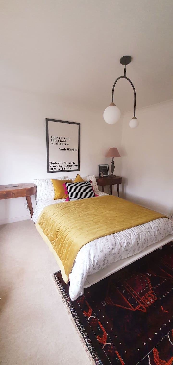 Double Bed In Beautiful Country Side Home - Livingston