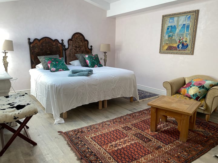Chateau Des Lucioles: Rose Suite 1 Of 5 Rooms - Valbonne
