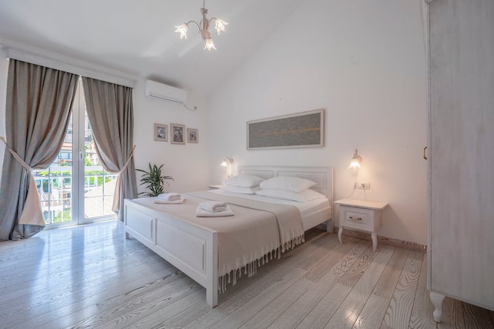 Marinero Apartments-romantic Rooftop Spa Apart. - Budva