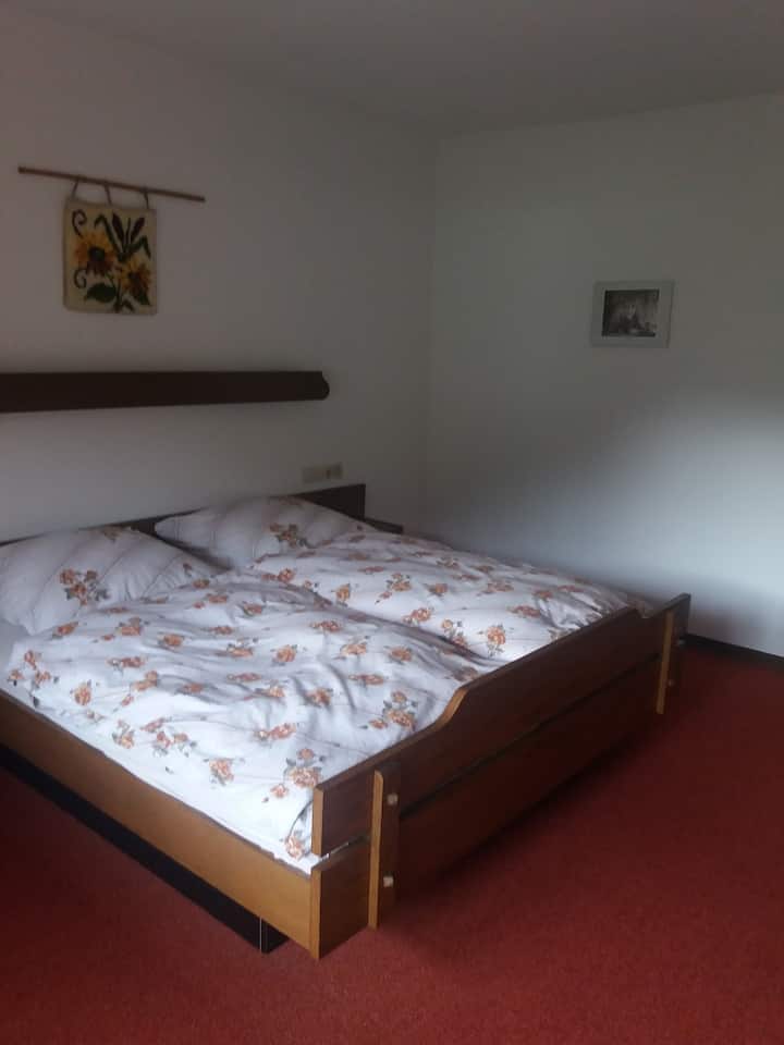 Vollmöbliert - Schönes - Helles Zimmer - Gernsbach