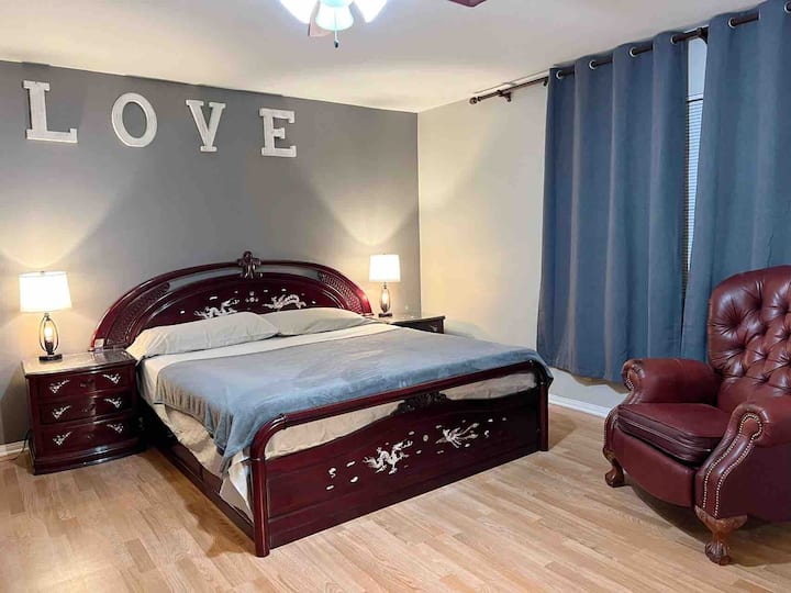 Deluxe Swimming Pool Master Room - San Dimas, CA