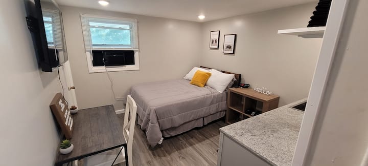 Stylish Niagara Falls Studio - Niagara Falls, NY