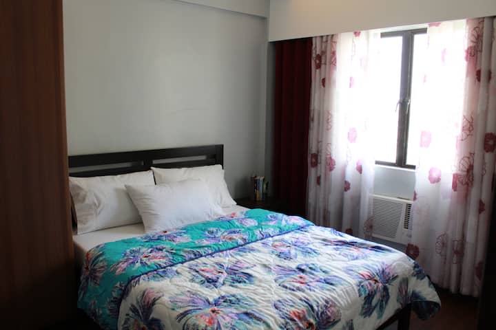 Newport City 2br Condo Unit (Across Naia T3) - Ninoy Aquino Airport (MNL)