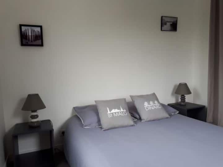 Appart Ensoleillé ; Chambre Indépendante. - Saint-Coulomb