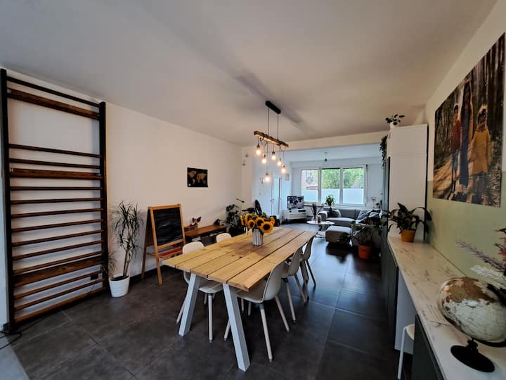 Large Cosy Home - Boom