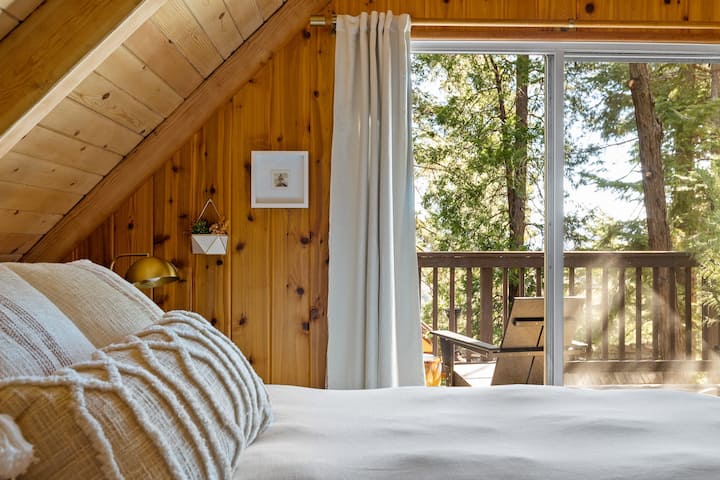 Retreat To The Woods At Cozy Blue Cabin - Lake Arrowhead, CA