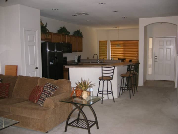 Comfortable  3 Bd Home. Pool, Parks *Sanitized* - Maricopa, AZ