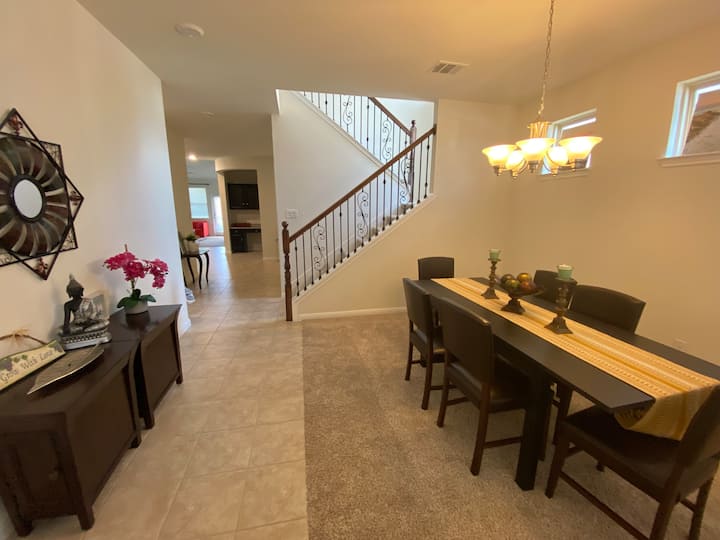 King Bed Suite W/ Attached Bath/kalahari/ Wi-fi - Round Rock, TX