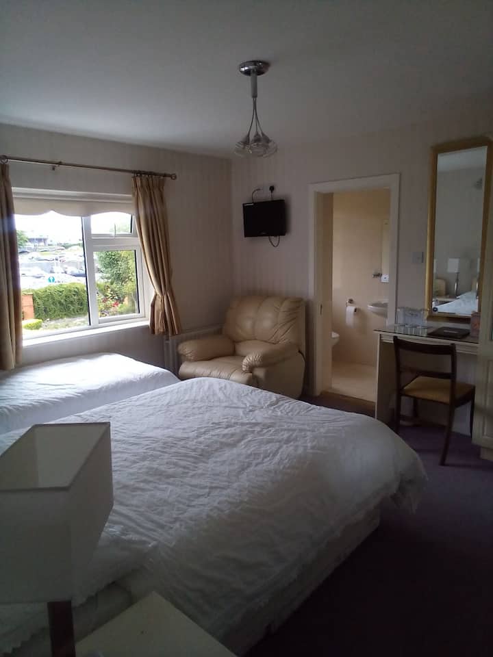 Family Or Twin Room With En-suite - Castlebar