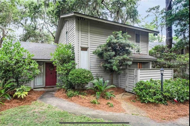 House W Bikes, Trail, Fire Pit, Grill & Parking - Daufuskie Island, SC