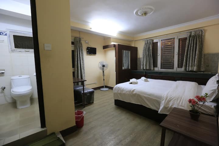Family Style Hotel Room 102- Walk To Lively Thamel - Katmandou