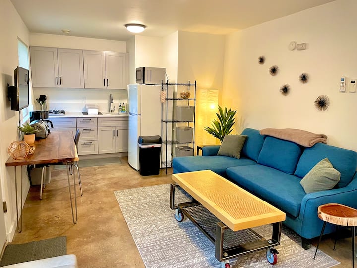 Modern Studio Apartment - Near Old Town - New Mexico