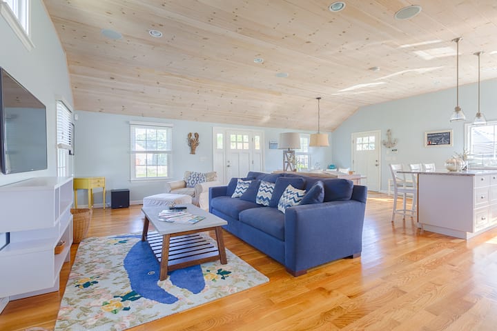 Cape Cod Gathering Place-stylish & Fully Renovated - Dennis, MA