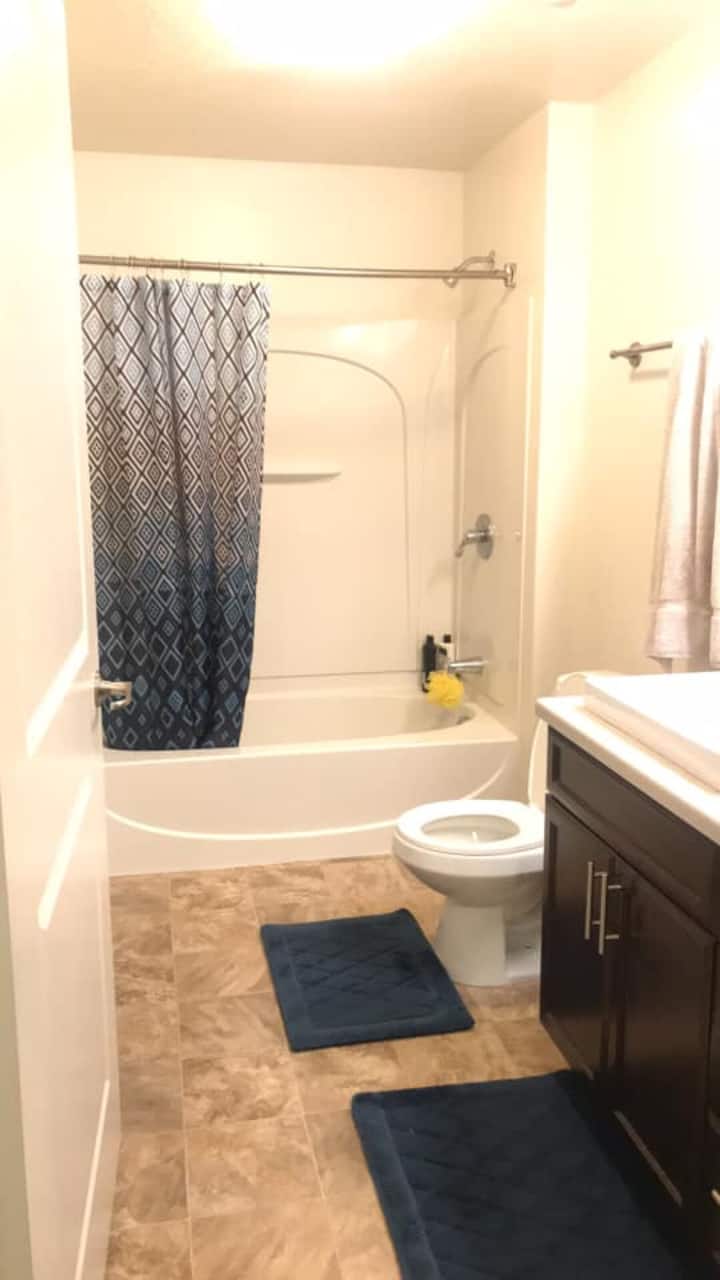 Smart Toilet, Comfortable Three-bedroom - Buxton