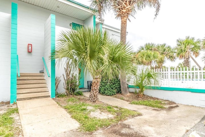 Beautifully Decorated Condo Just Steps To Beach!! - Fort Walton Beach, FL