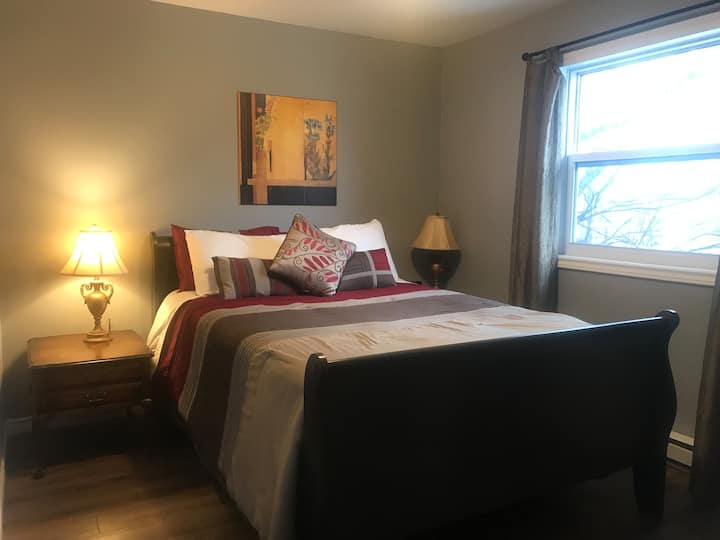 Cozy Little 1br Pad - Private & Centrally Located - Mount Saint Vincent University