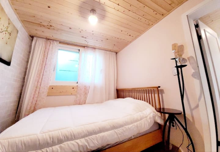 201호 신축전원계곡펜션 
용인자연휴양림(차 1분거리),
에버랜드근처(차 10분거리) - 모현읍