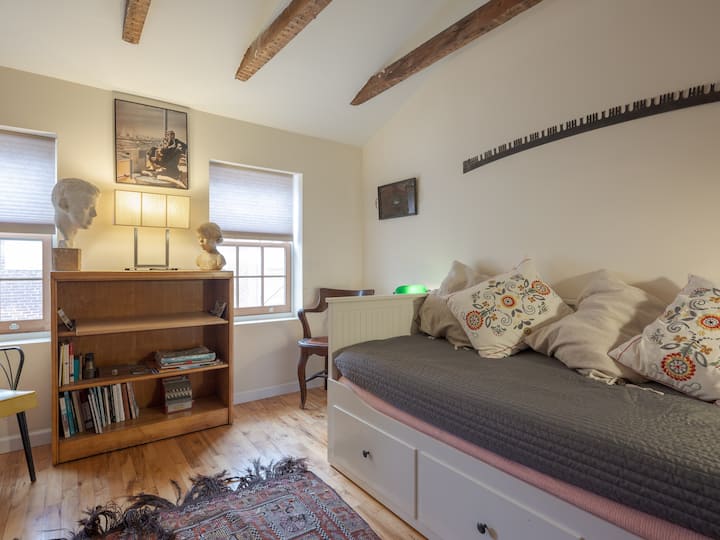 Bunny's Air Bnb In Fells Point - Baltimore, MD
