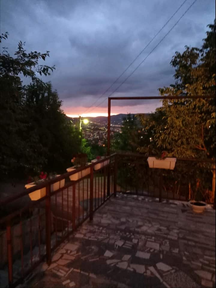 Kuća Sa Pogledom Na Grad I Besplatnim Parkingom. - Sarajevo