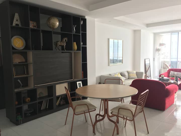 Beautiful 3-bdr Apart - Best Location In The City - Cali