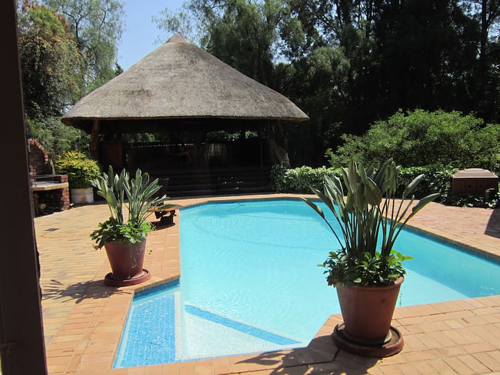 The Slumber Thatch Studio Garden Unit - Pretoria