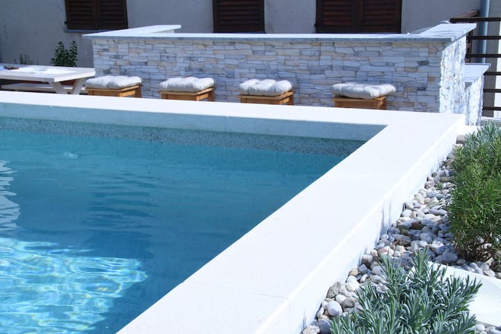 Comfortable 2bdr + 2 Bthr Pool&hot Tub - Pula