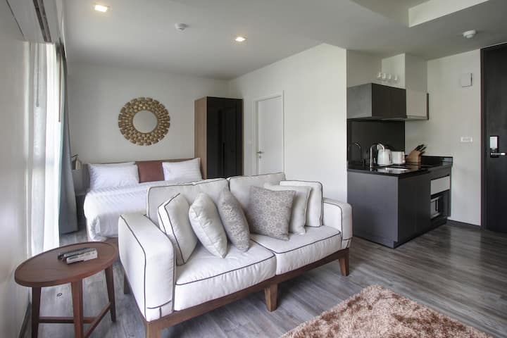 Swanky New Condominium In Patong - The Deck - Patong Beach