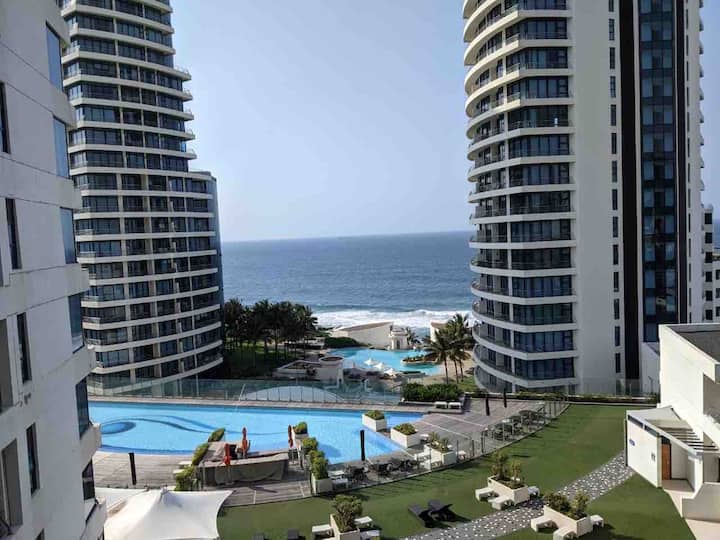Umhlanga Stunning Sea Facing Apartment - Umhlanga