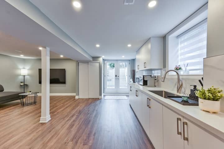 New Luxury Suite, Uvc Sanitized For Every Stay - Toronto