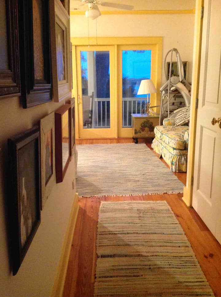 Beaufort, Sc.  Waterfront, 1st Floor Cottage Apt. - Beaufort, SC