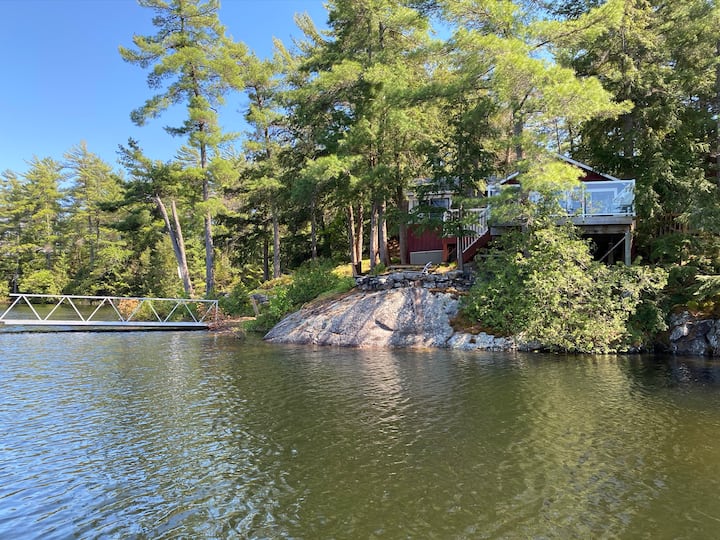 Private Island With Beautifully Renovated Cottage - Parry Sound
